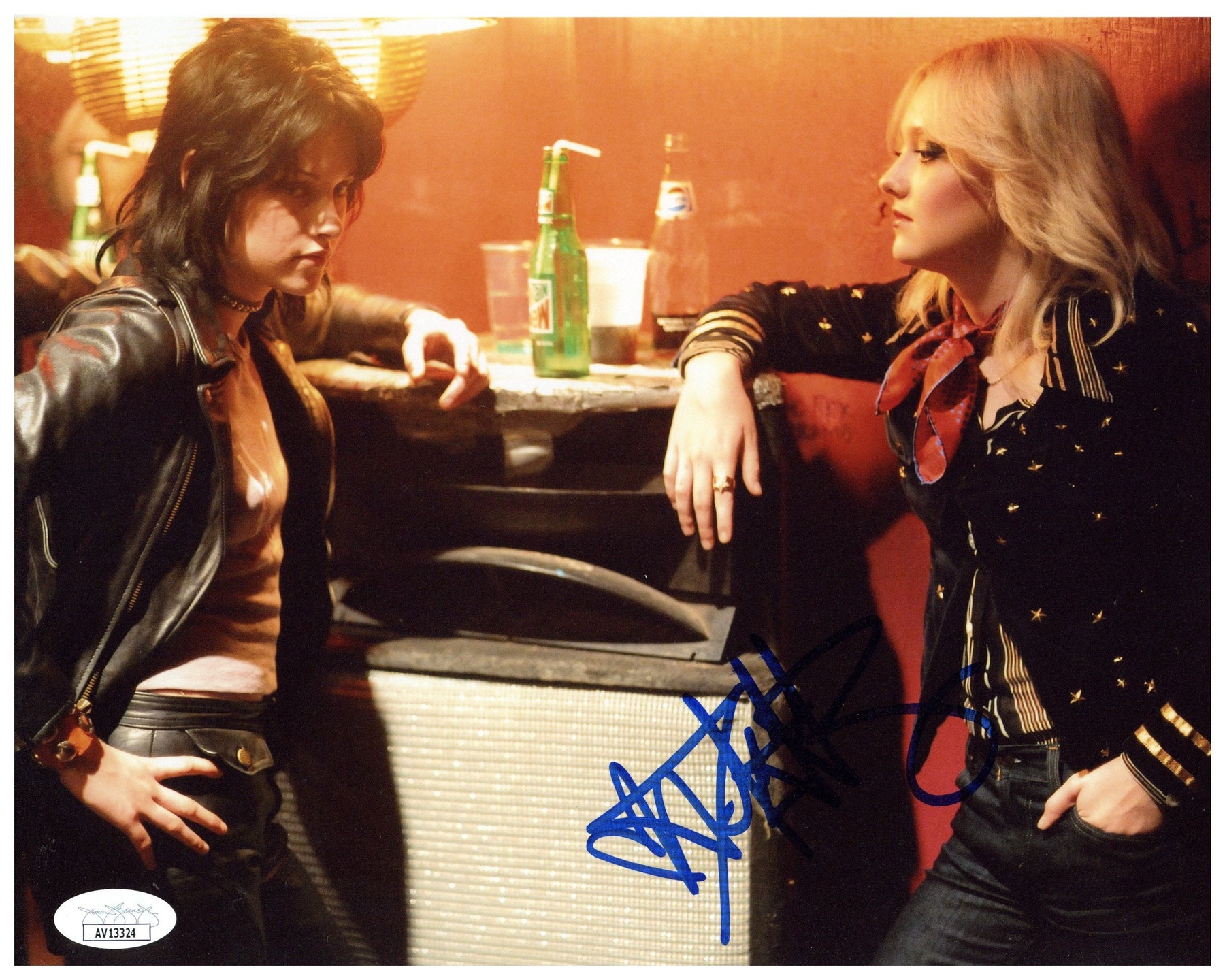 Dakota Fanning Signed 8x10 Photo The Runaways Autographed JSA COA #2 – Zobie Productions